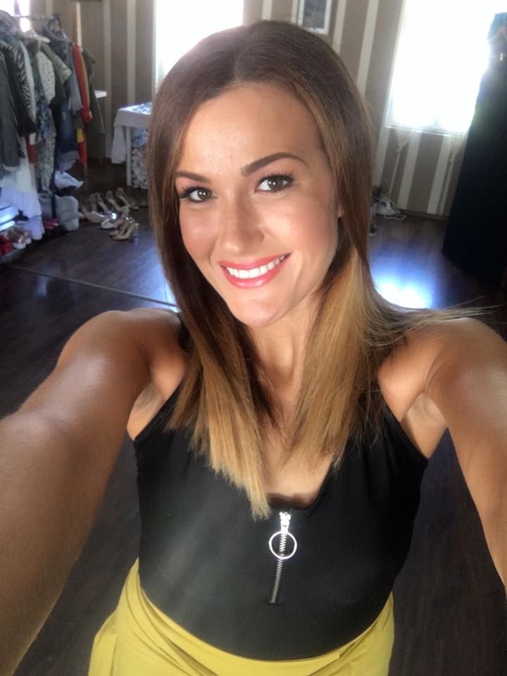 Janicsák Veca szőke cicababaként domborított | nlc