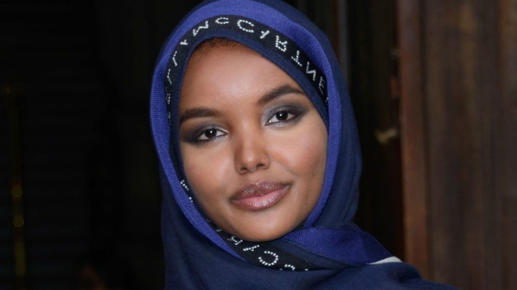 Először szerepel hidzsábos modell a híres fürdőruhás magazinban | nlc