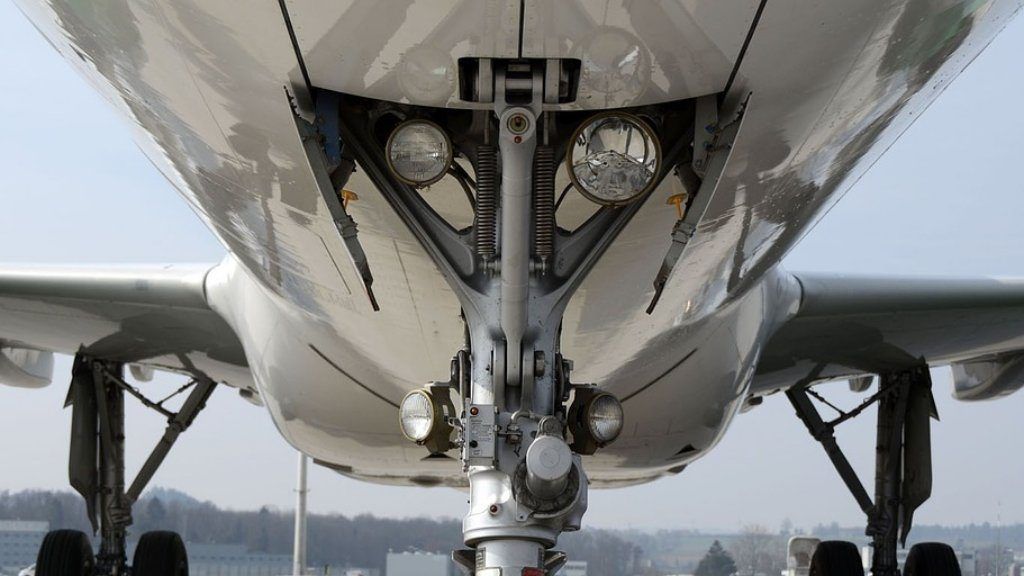 Futómű nélkül tette le az utasszállító gépet a pilóta – videó | nlc