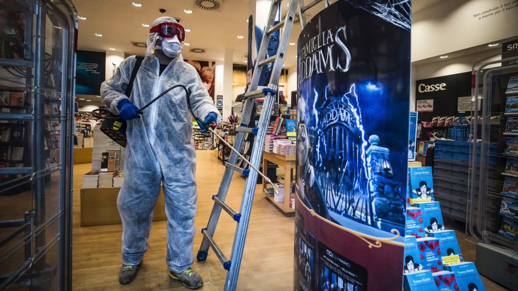 Kinyithatnának, mégis inkább zárva maradnak az olasz boltok