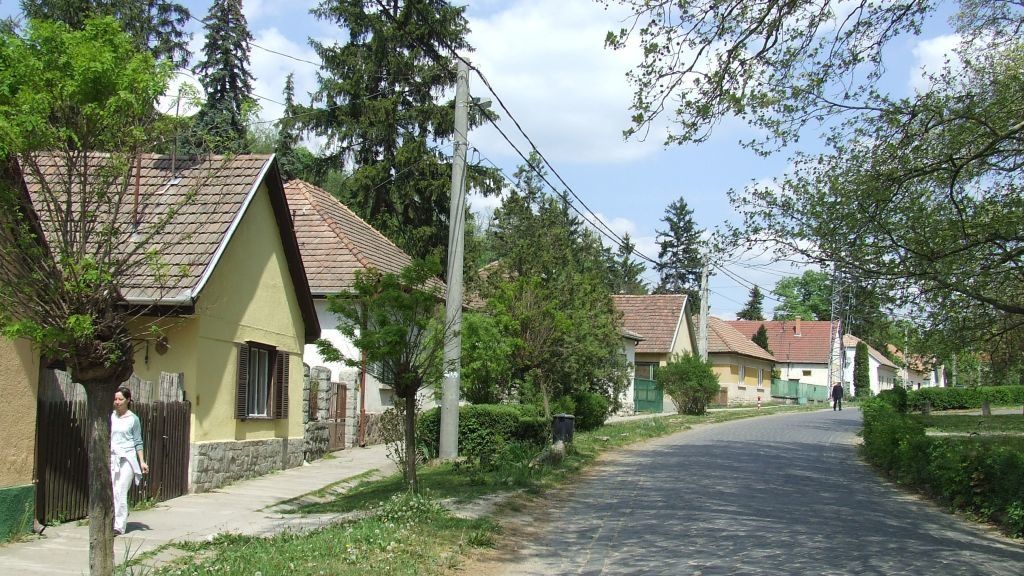 Szerdától egész Zebegényt lezárják az autós turisták elől | nlc Szerdától egész Zebegényt lezárják az autós turisták elől | nlc