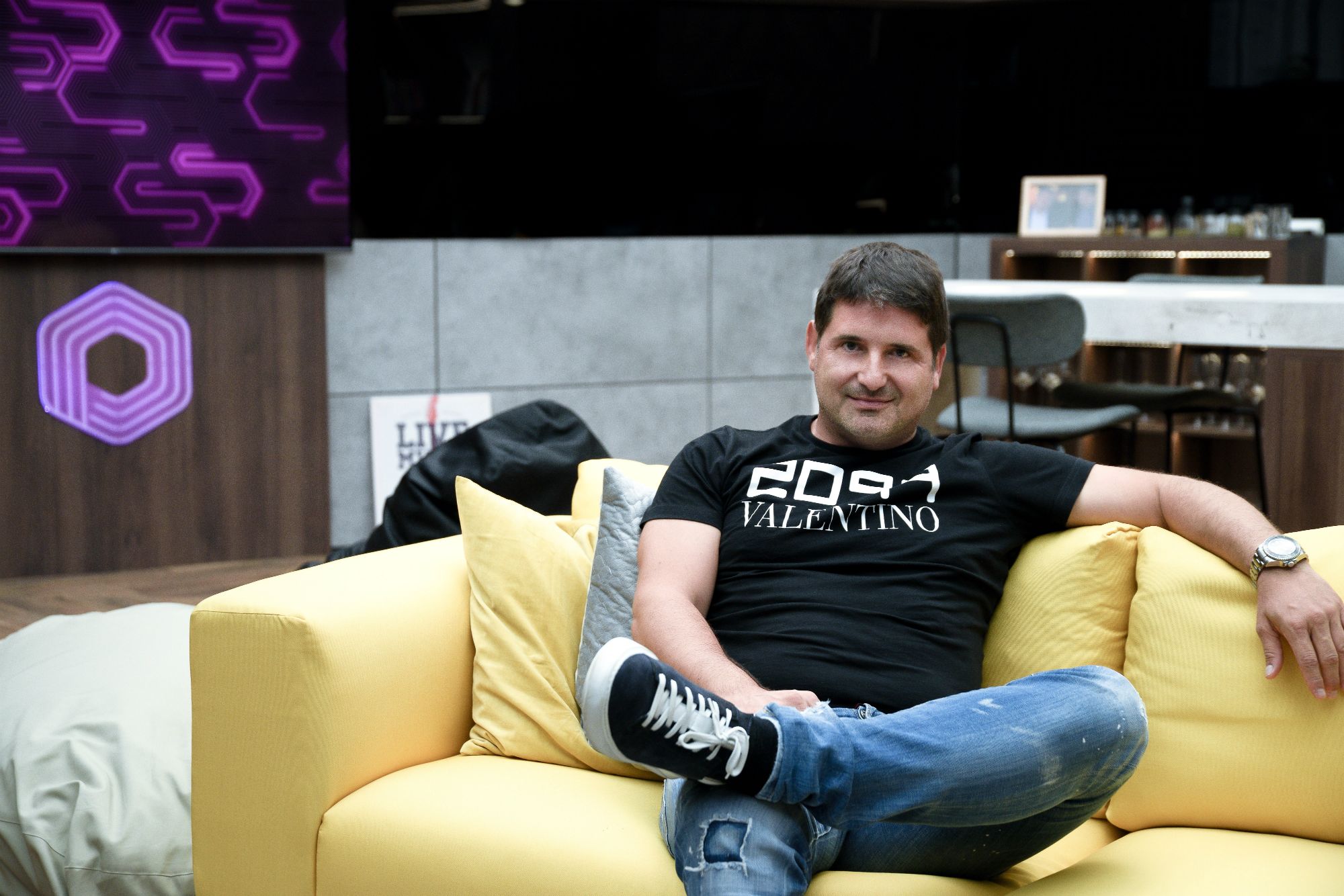 Megmutatjuk, hol alszik Hajdú Péter a sztárokkal