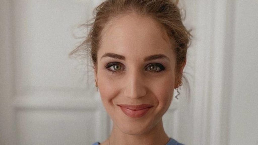 Nyári Dia fehérneműben