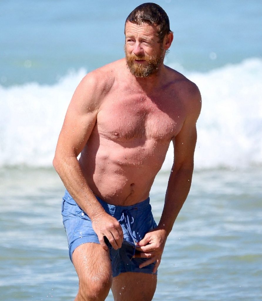 Simon Baker barátnője