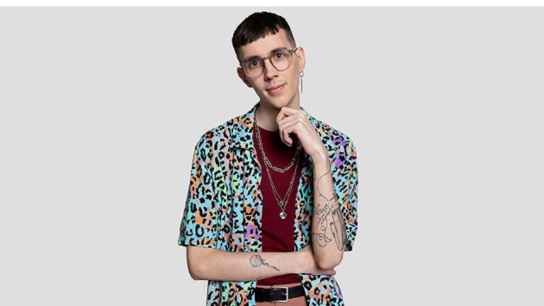 VV Ákos megnevezte párbajellenfelét