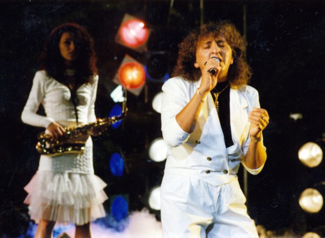 Dagadó mellizommal lóháton – képek Zámbó Jimmyről, amiket látnod kell | nlc