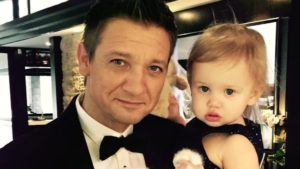 Ő Jeremy Renner lánya, Ava Berlin Renner