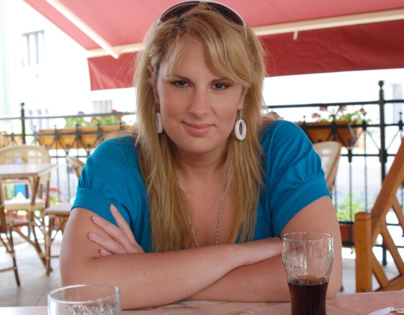 Alig ismertünk rá! Így pózolt apácaként Győzikével Kunovics Katinka | nlc