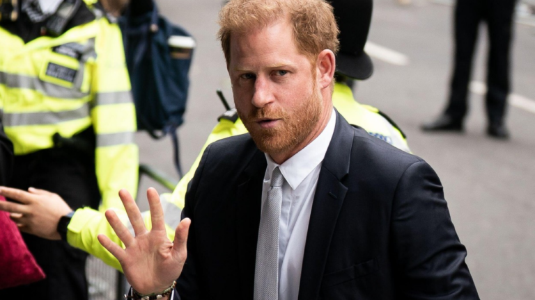 Ő az albán koronaherceg, akinek magyar nagymamájáról mesekönyvet írt a ...