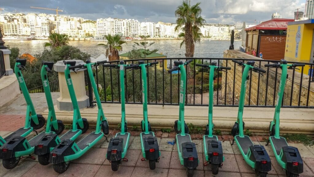 Betiltják az elektromos rollerek bérlését Máltán