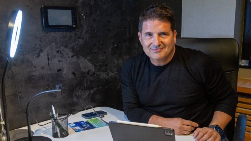 Hajdú Pétert felveti a pénz