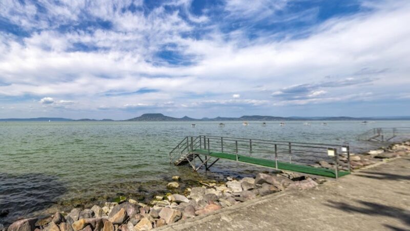 Elmerült autó a Balatonban, Fonyódon