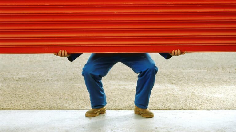 145 ezer forintért vett egy raktárat, 25 milliós luxuscikkekre bukkant ...