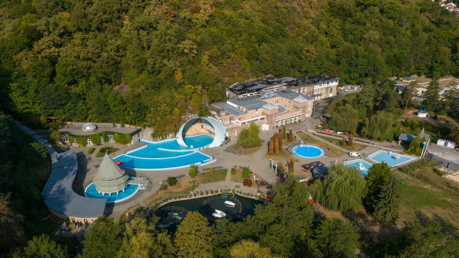 Így néz ki a tűz után a Miskolctapolcai Barlangfürdő